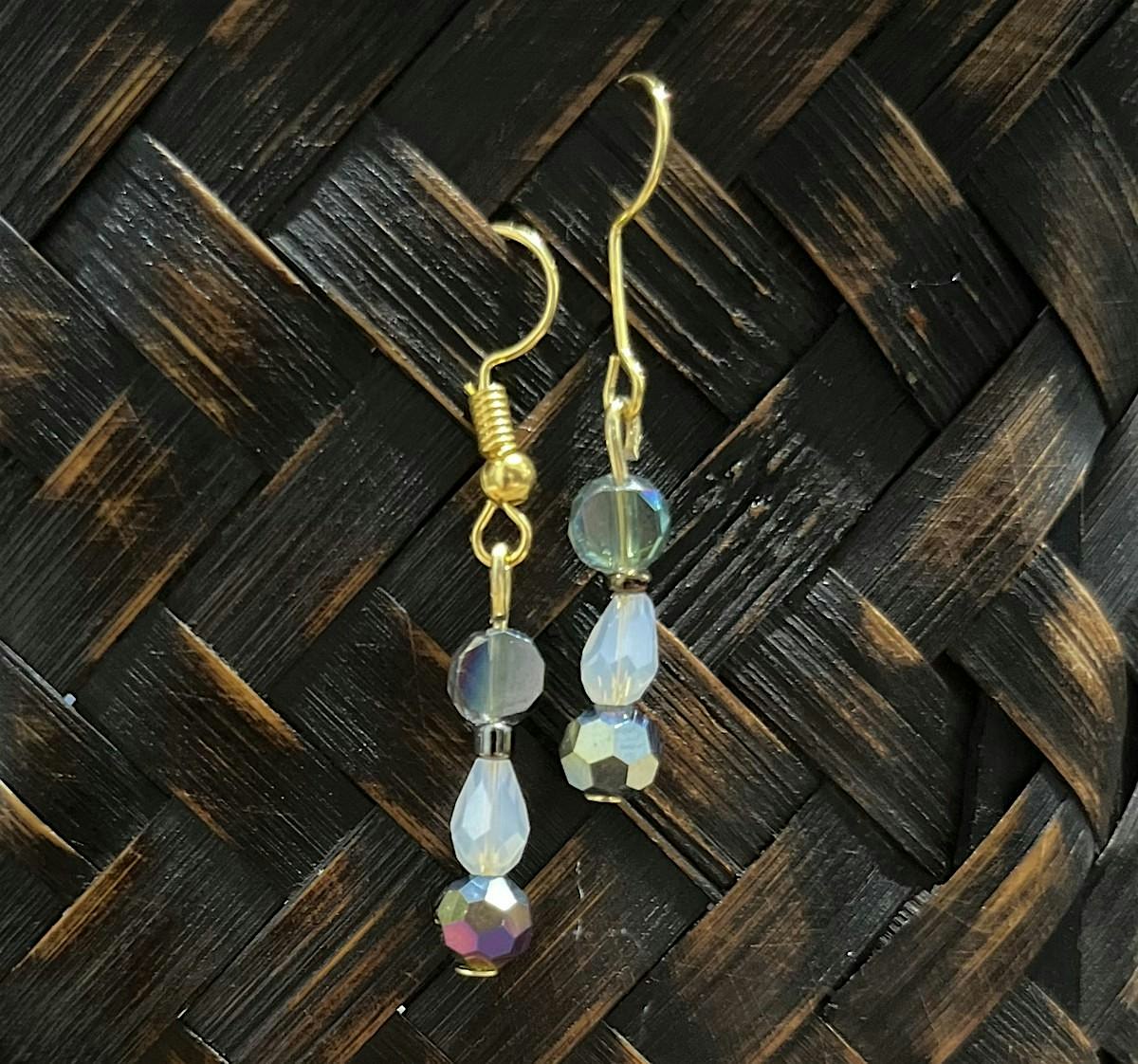 Merry Makers: Bead Earrings! at Oak Flats Library - Visit Shellharbour